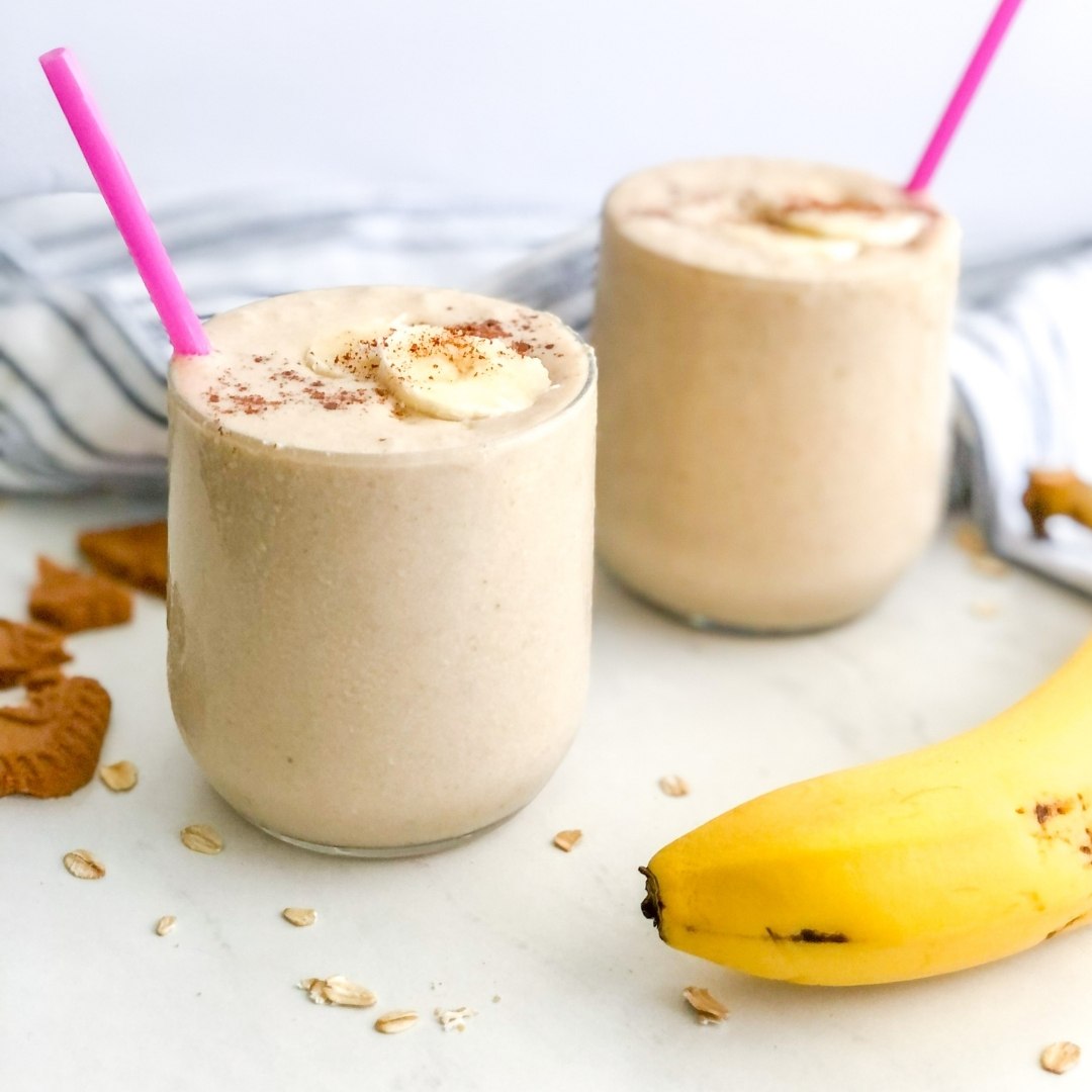Spiced Banana Biscoff Smoothie with Oats (Quick & Easy)
