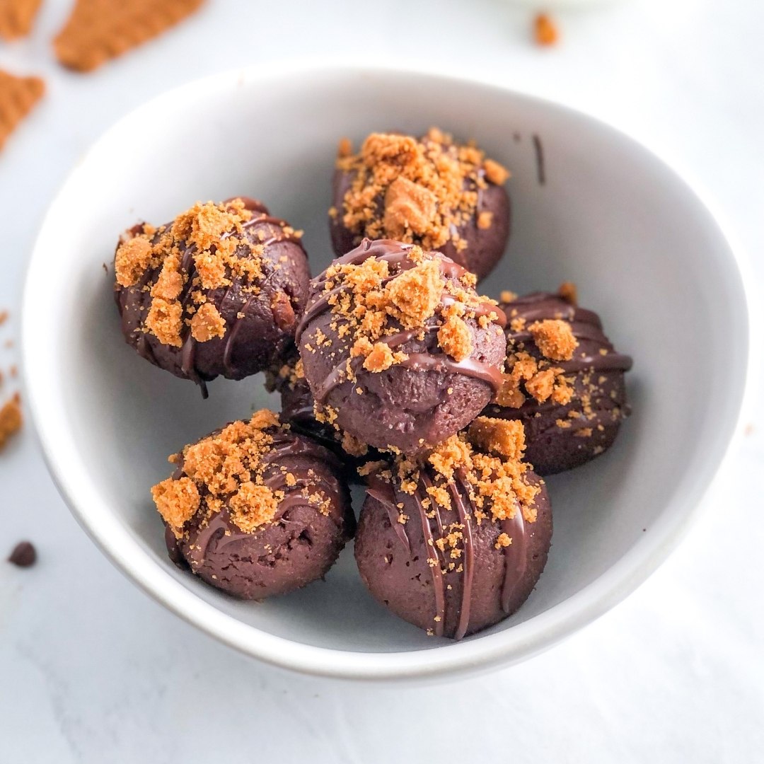 Fudgy Biscoff Brownie Truffles with Greek Yogurt (No Bake)