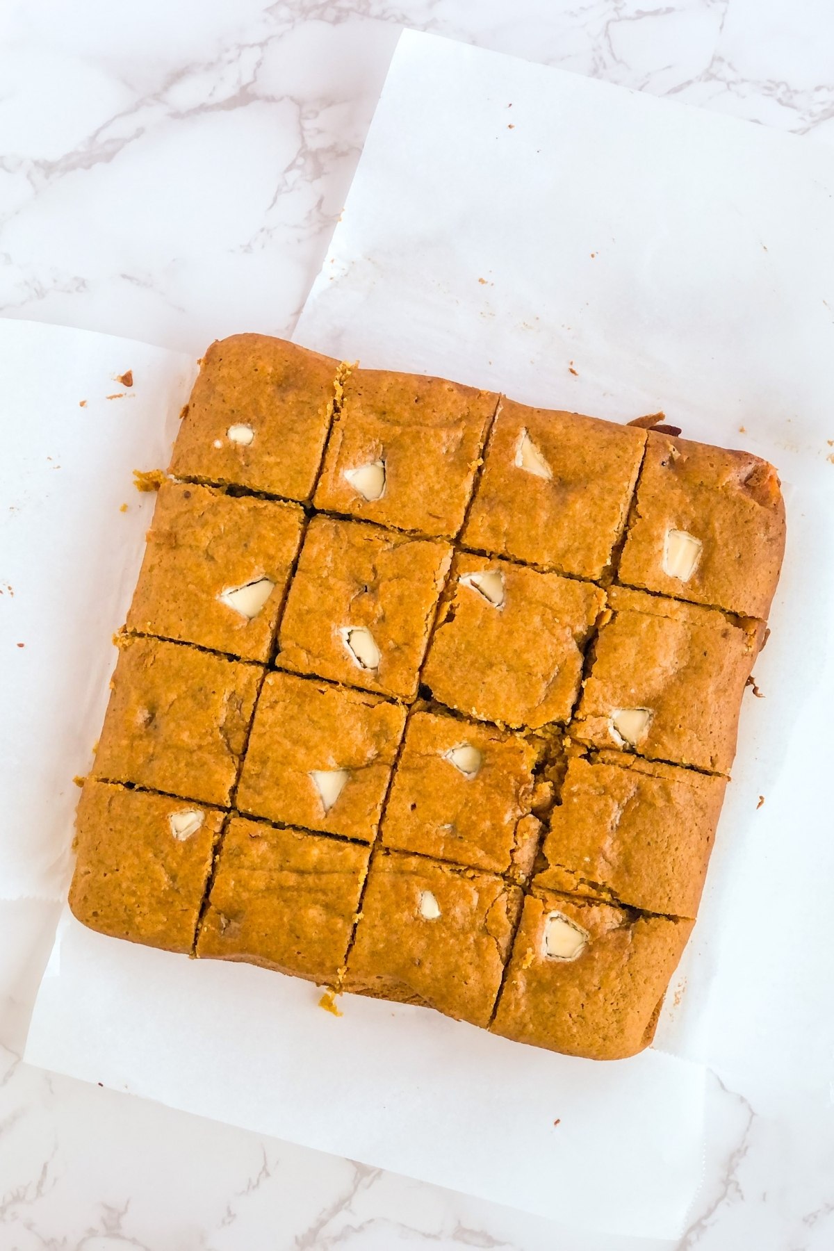 Easy & Moist Pumpkin Spice Cake Bars with White Chocolate